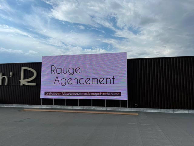 Mur d’images outdoor de 27 m2 chez RAUGEL AGENCEMENT - STI Bureautique ...